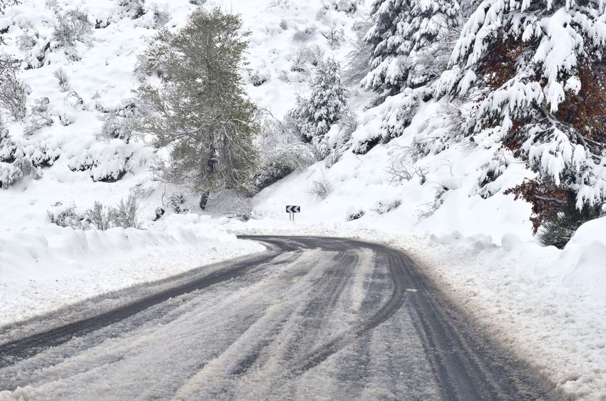 Icy Road Driving: 8 Tips to Stay Safe From Car Crashes | The Carlson ...
