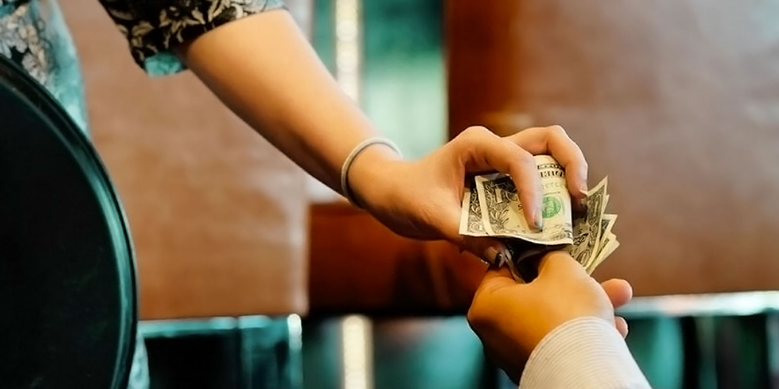 The Restaurant Workers’ Guide to the New Tip Pooling Laws | The Carlson ...